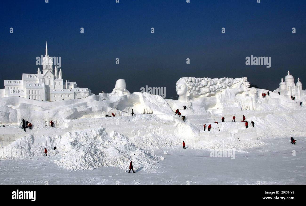 Harbin international ice 2007 hi-res stock photography and images - Alamy