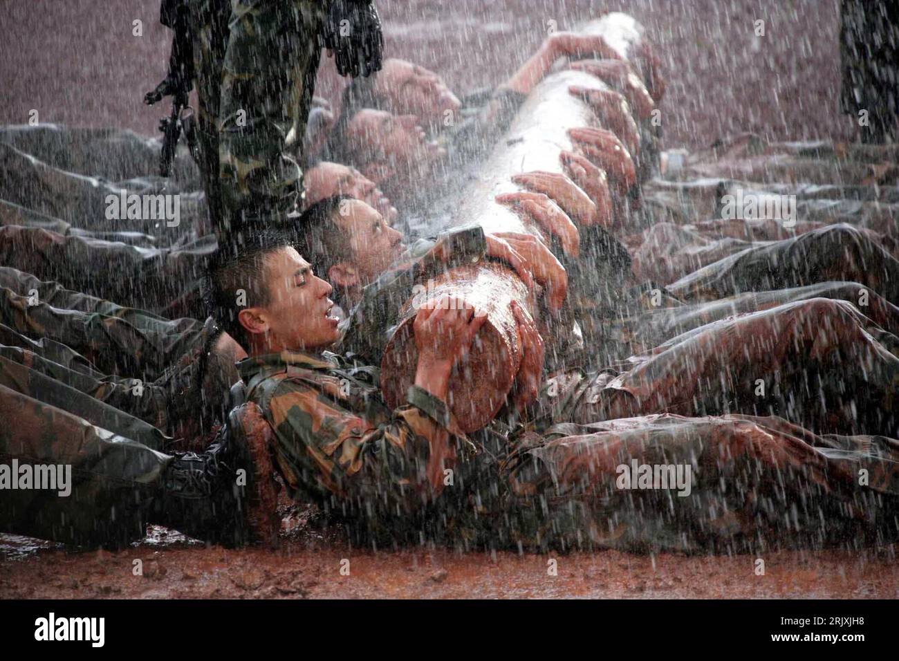 Soldat im regen hi-res stock photography and images - Alamy