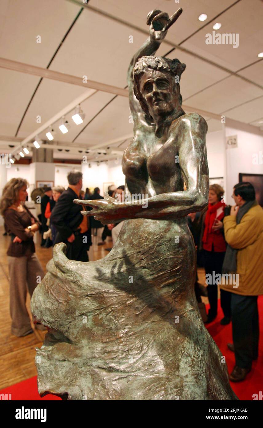 Bronze objekte hi-res stock photography and images - Alamy