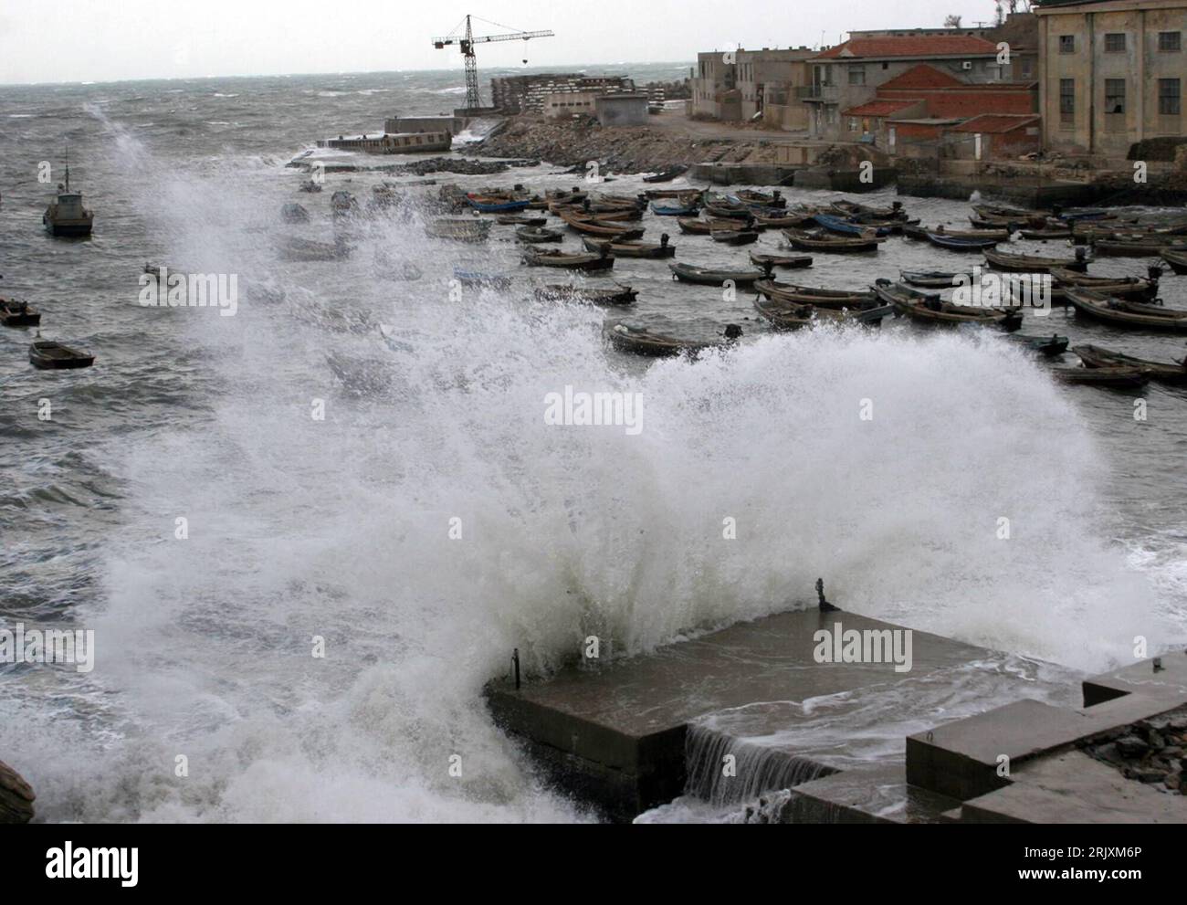 Wellen peitschen hi-res stock photography and images - Alamy