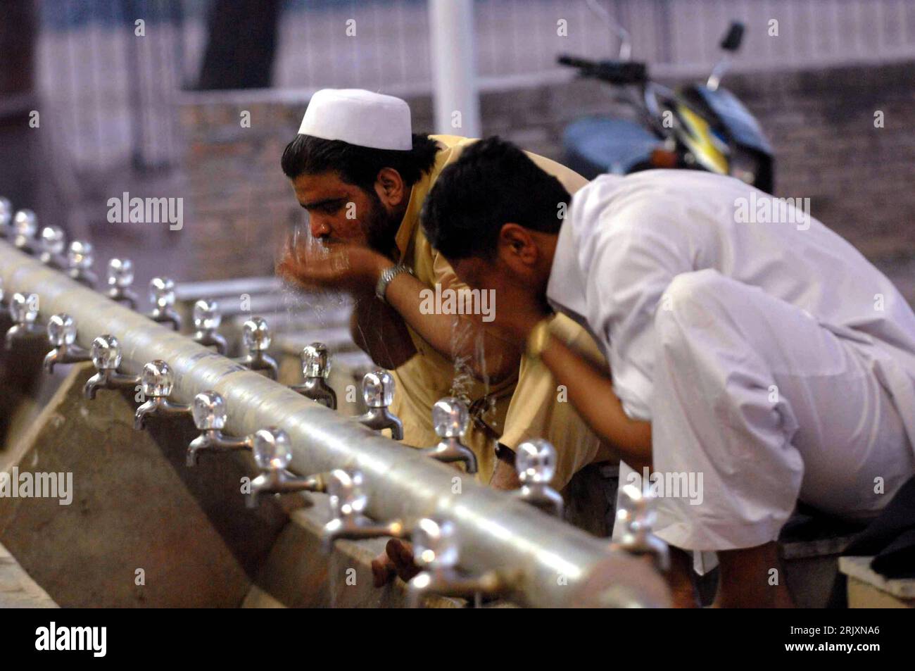 Lal masjid islamabad hi-res stock photography and images - Alamy