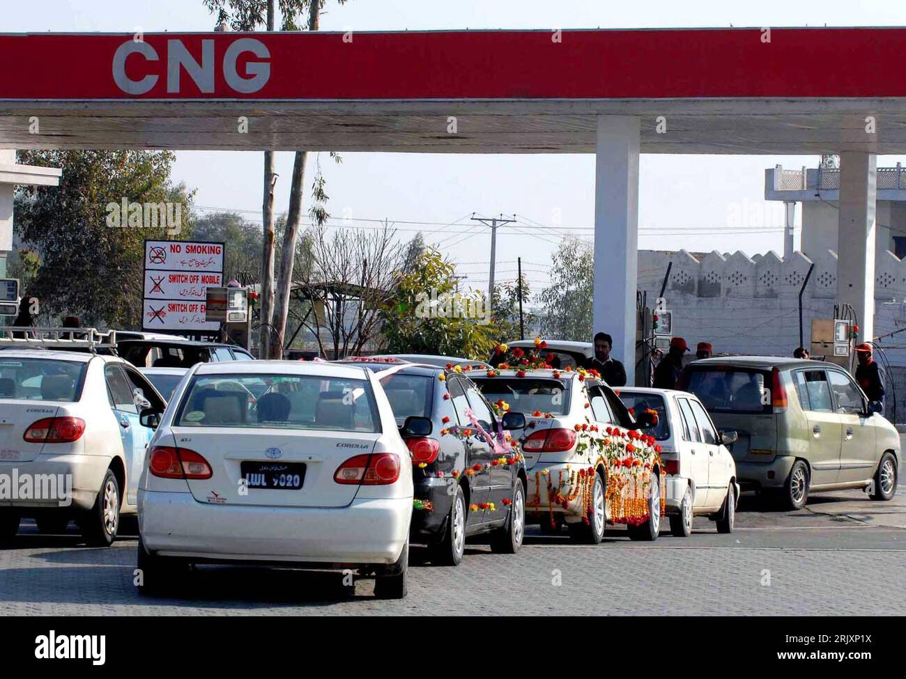 Compressed natural gas pakistan hi-res stock photography and images - Alamy