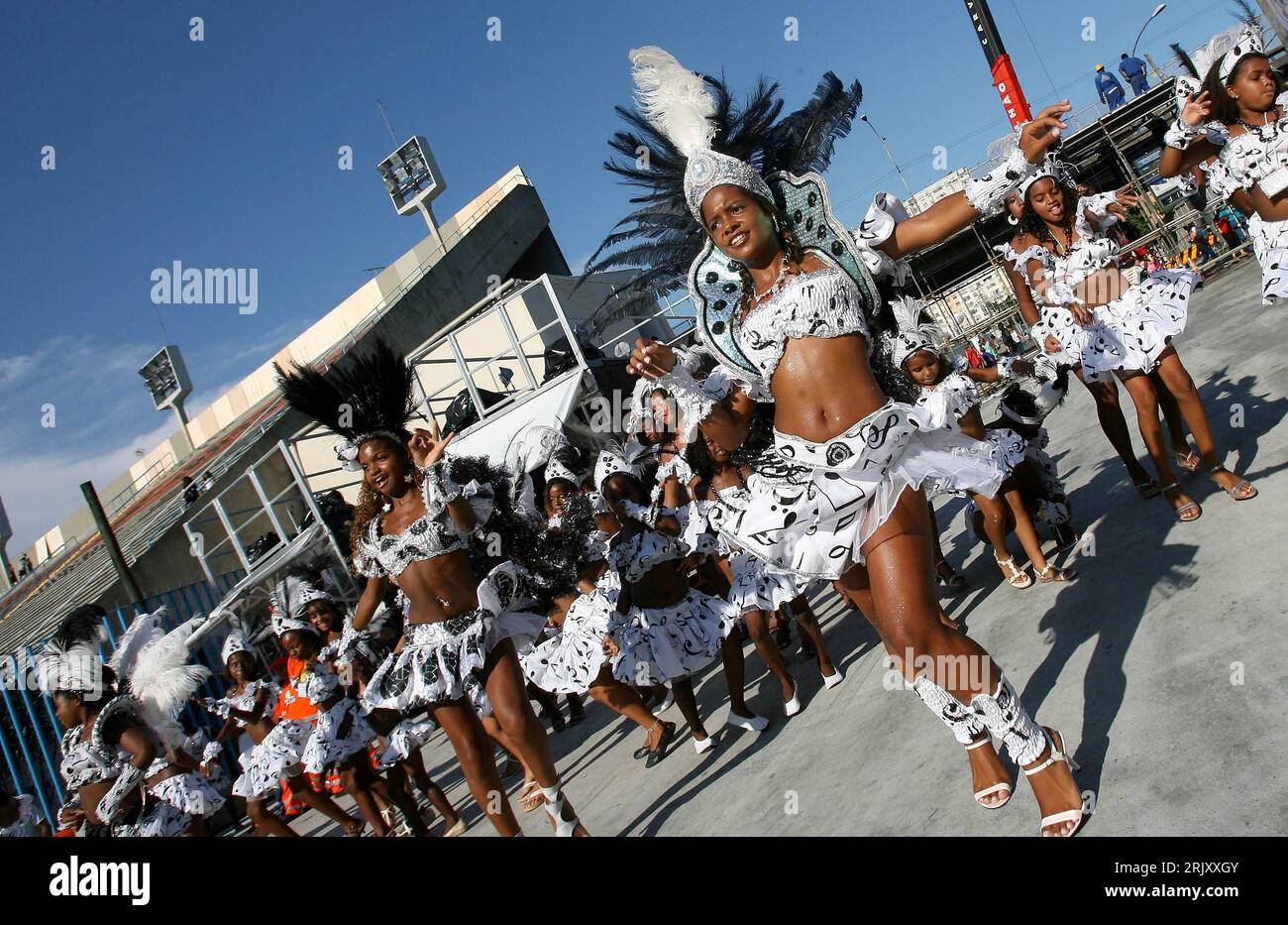 Tanzerinnen de samba hi-res stock photography and images - Alamy