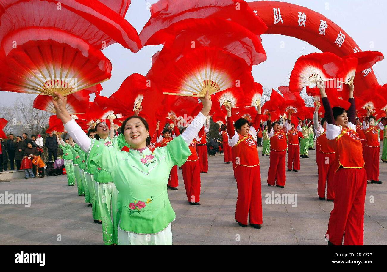 Volkstanz hi-res stock photography and images - Alamy