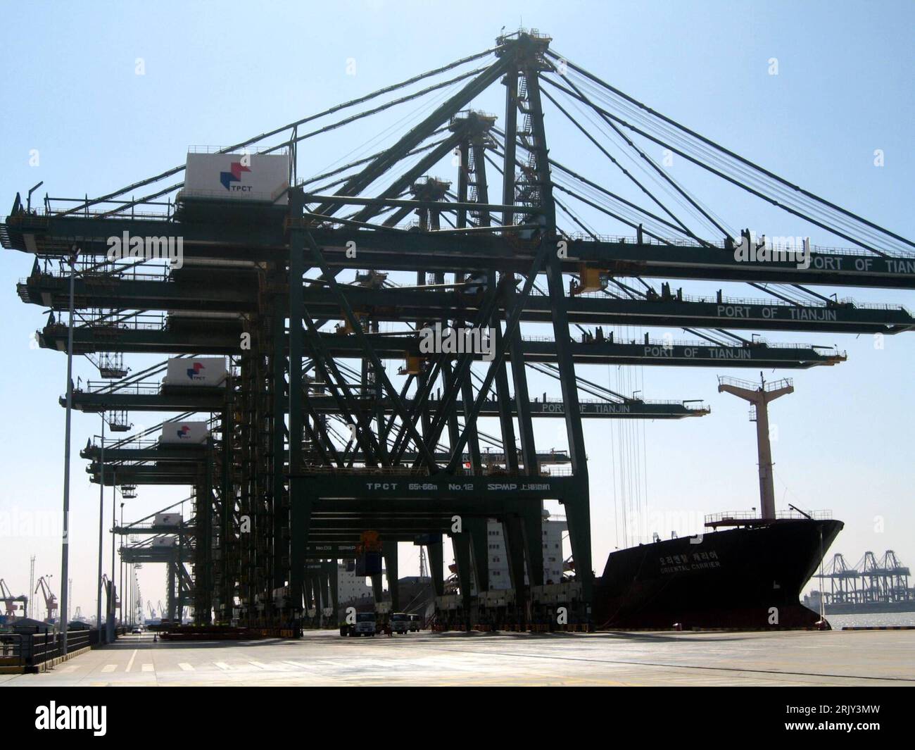 Containerschiffe schiff hi-res stock photography and images - Alamy