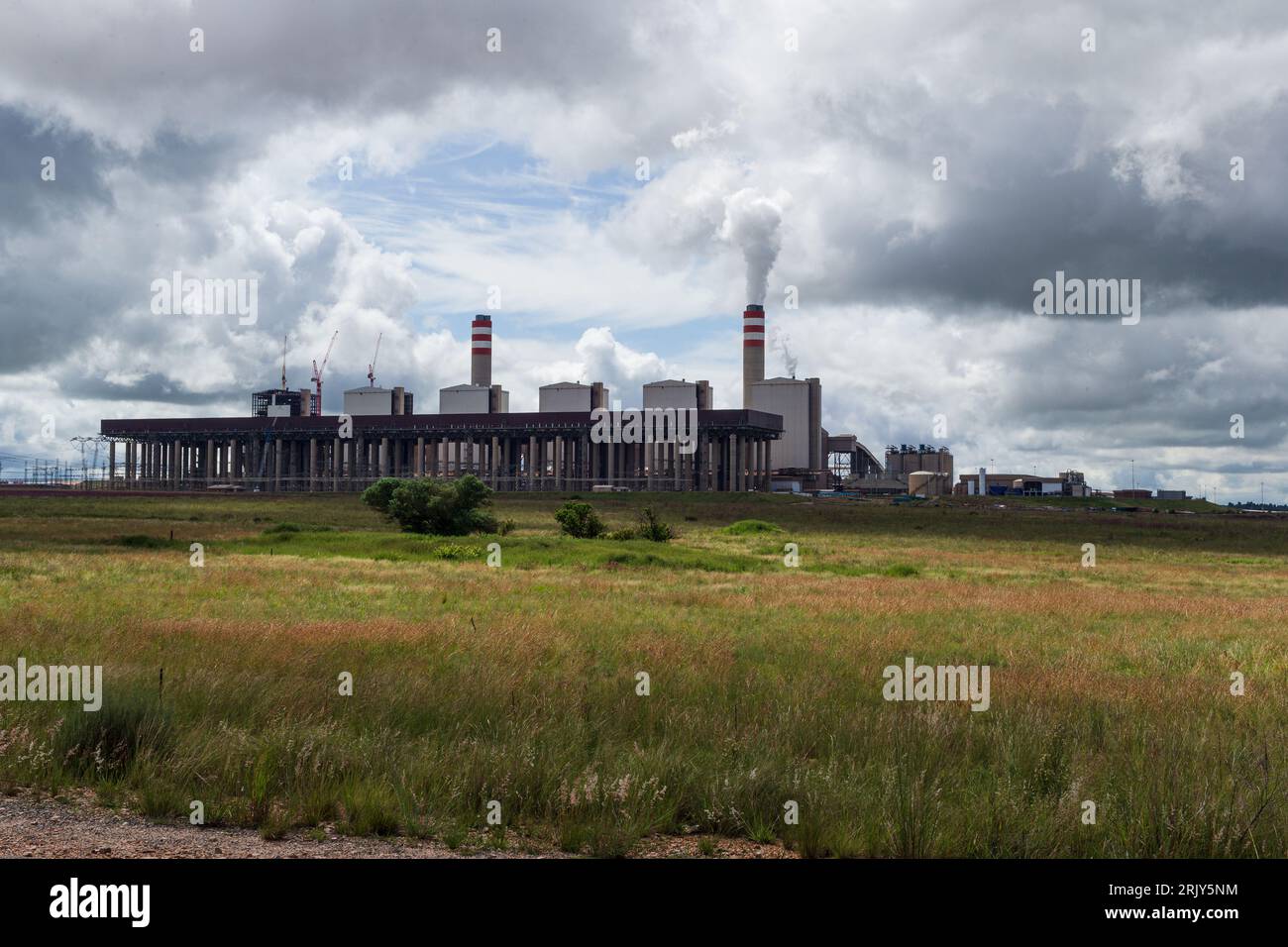 February 9, 2020: The Eskom Kendal Powerstation emits gases and coal ...