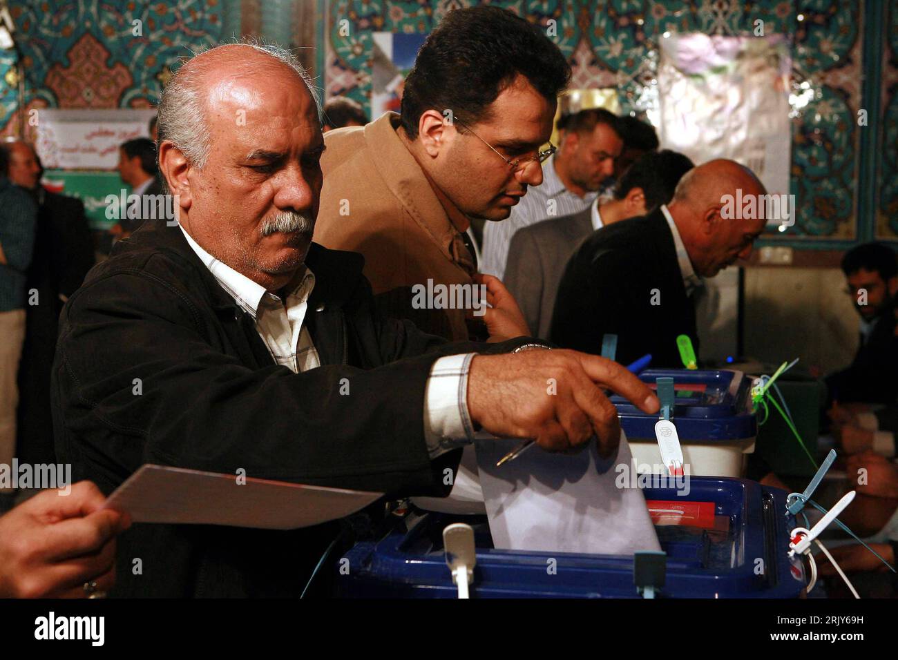 Iranische männer hi-res stock photography and images - Alamy