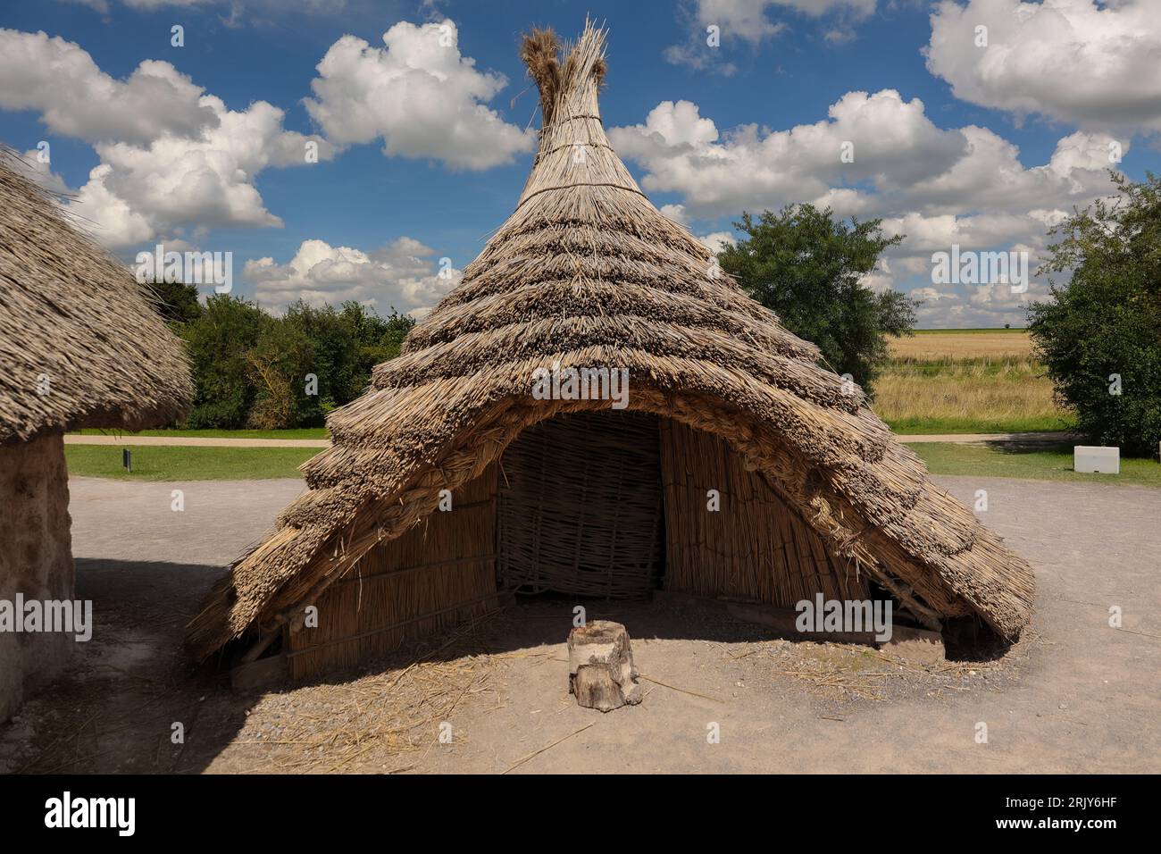 Old thatched houses of Stonehenge Stock Photo - Alamy