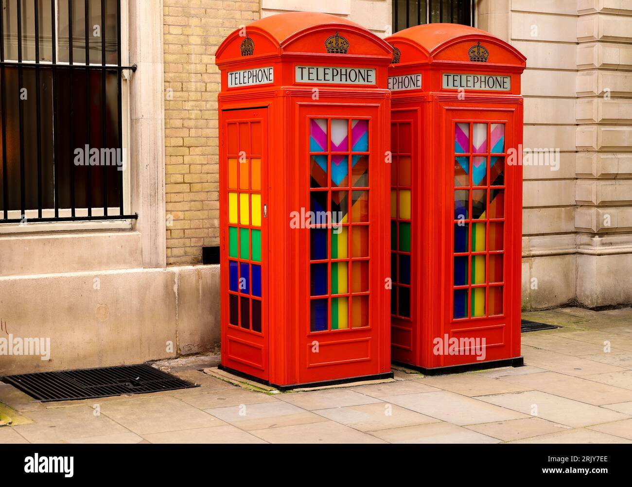 Typical English red telephone booth Stock Photo - Alamy