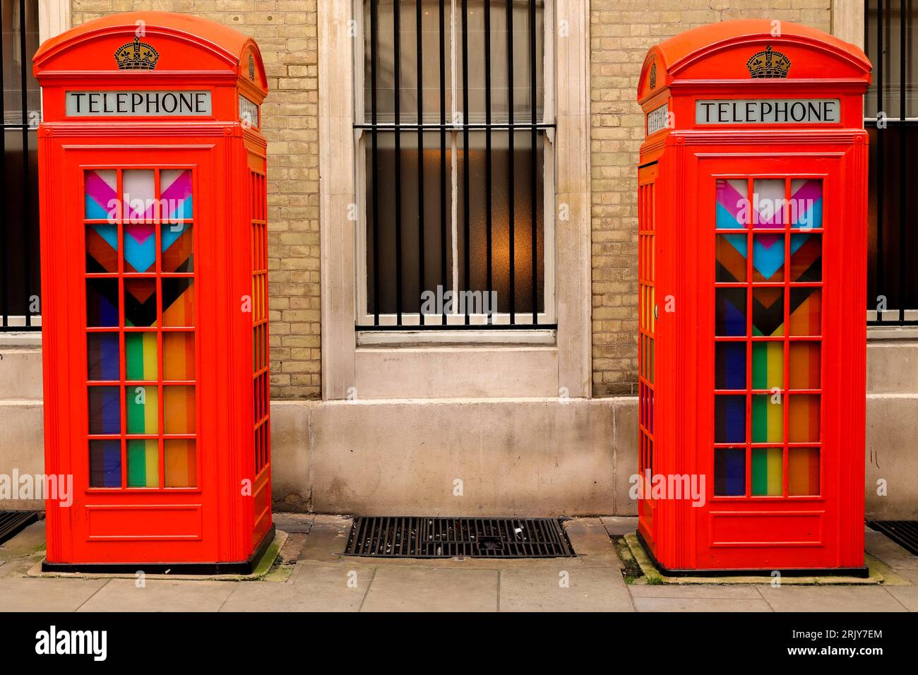 Typical English red telephone booth Stock Photo - Alamy