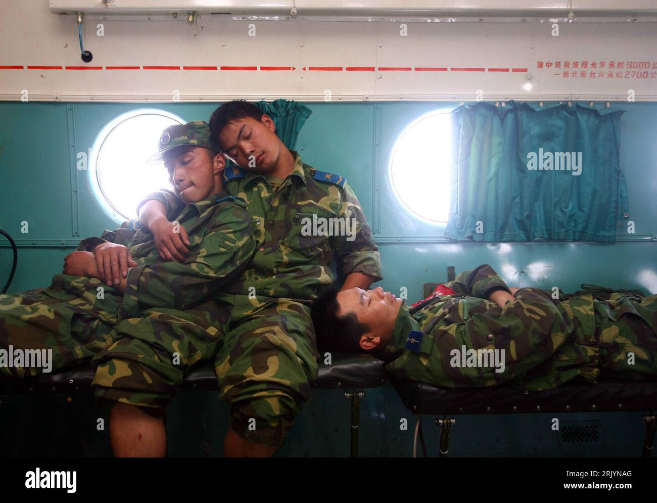 Sleeping soldiers hi-res stock photography and images - Alamy