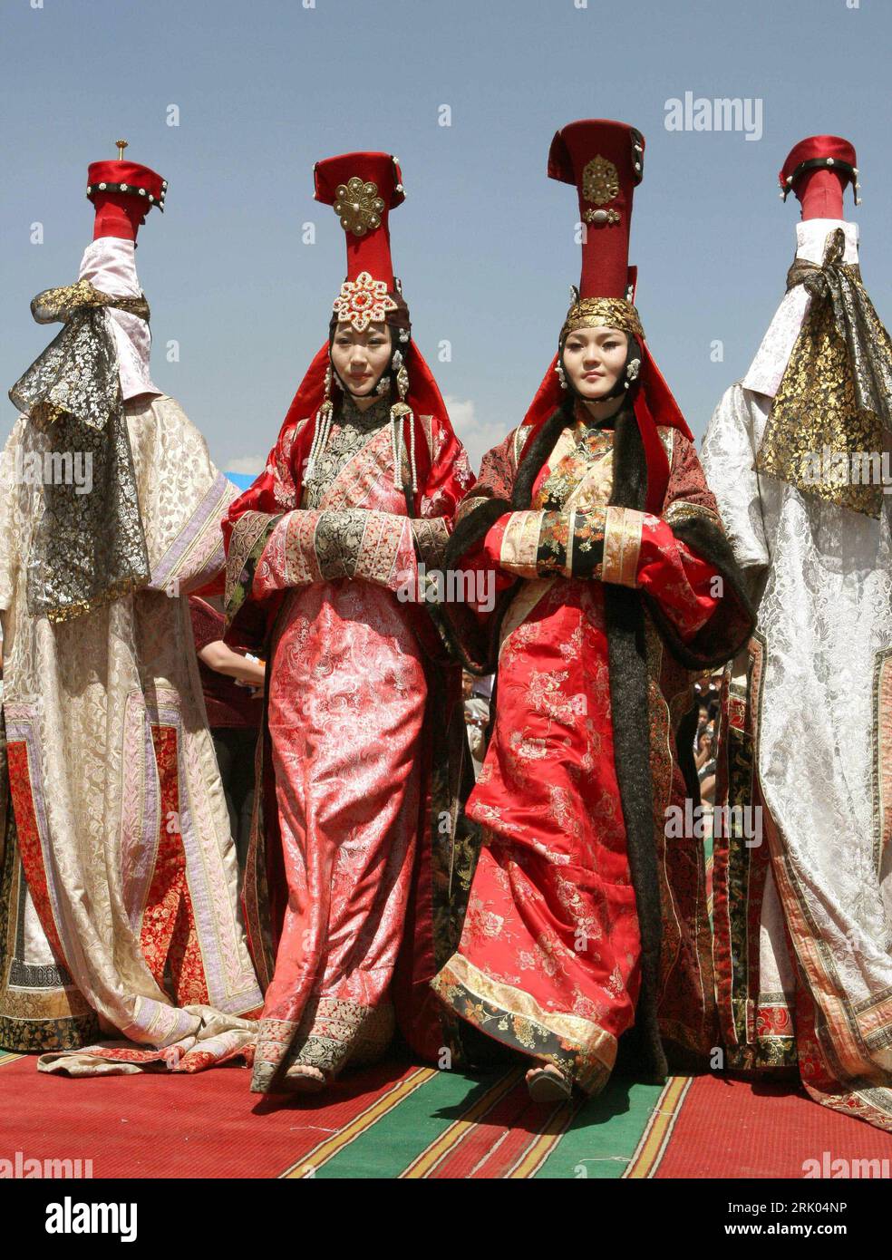 Mongolian women in traditional costume hi-res stock photography and ...