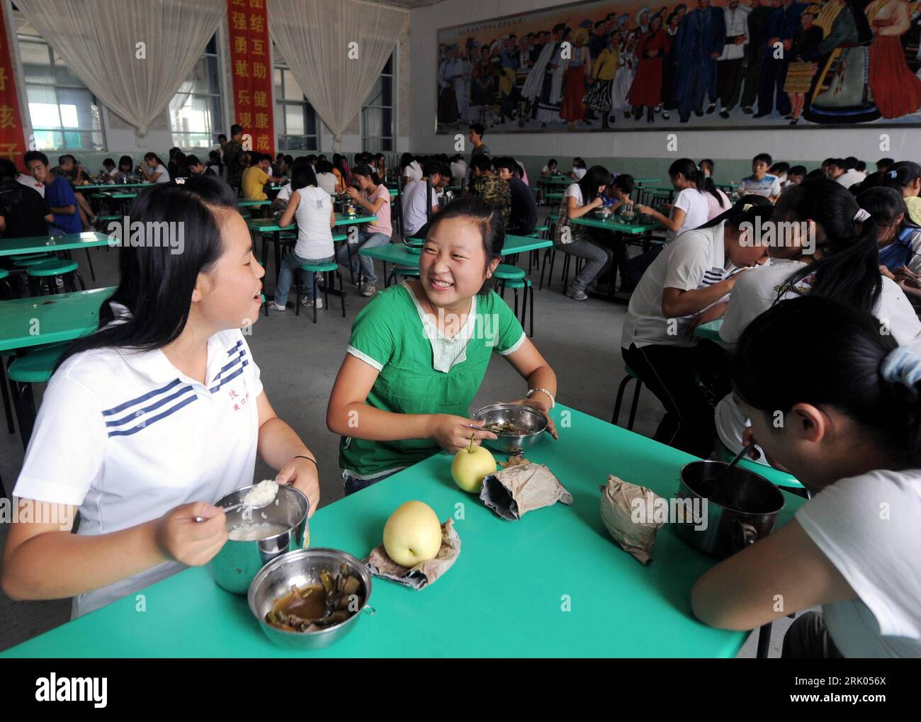 Mensa schule hi-res stock photography and images - Alamy