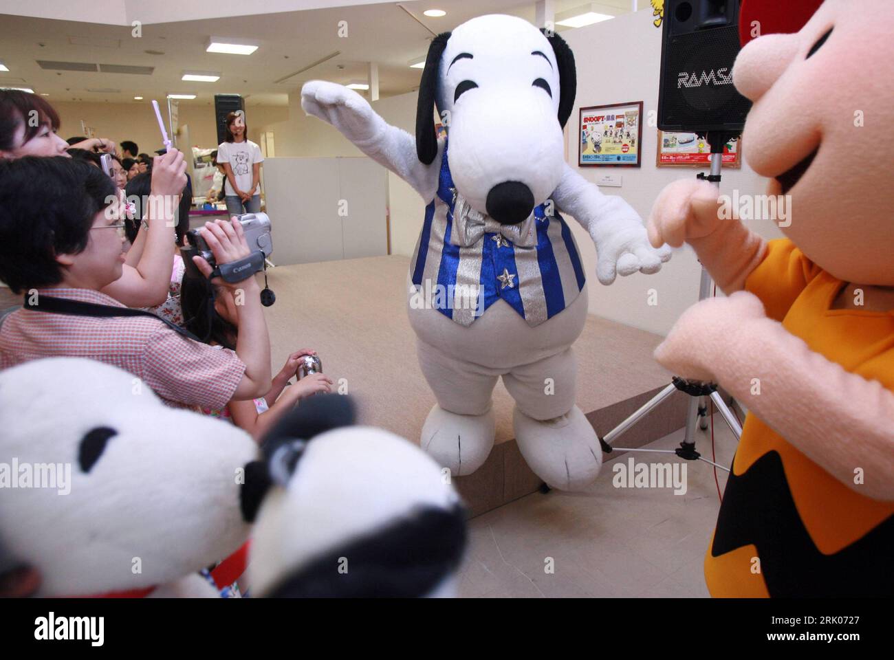 Snoopy fan hi-res stock photography and images - Alamy