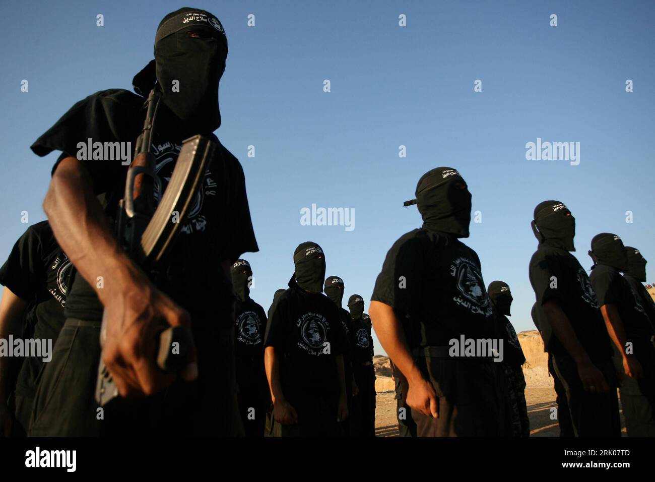 Hamas fighters hi-res stock photography and images - Alamy
