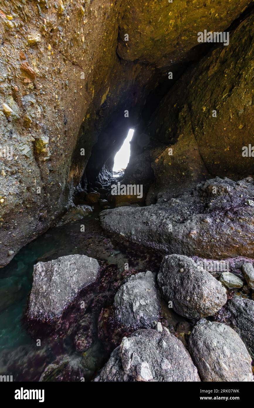 Exploring the breccia rock formations of Point of Arches at low tide ...