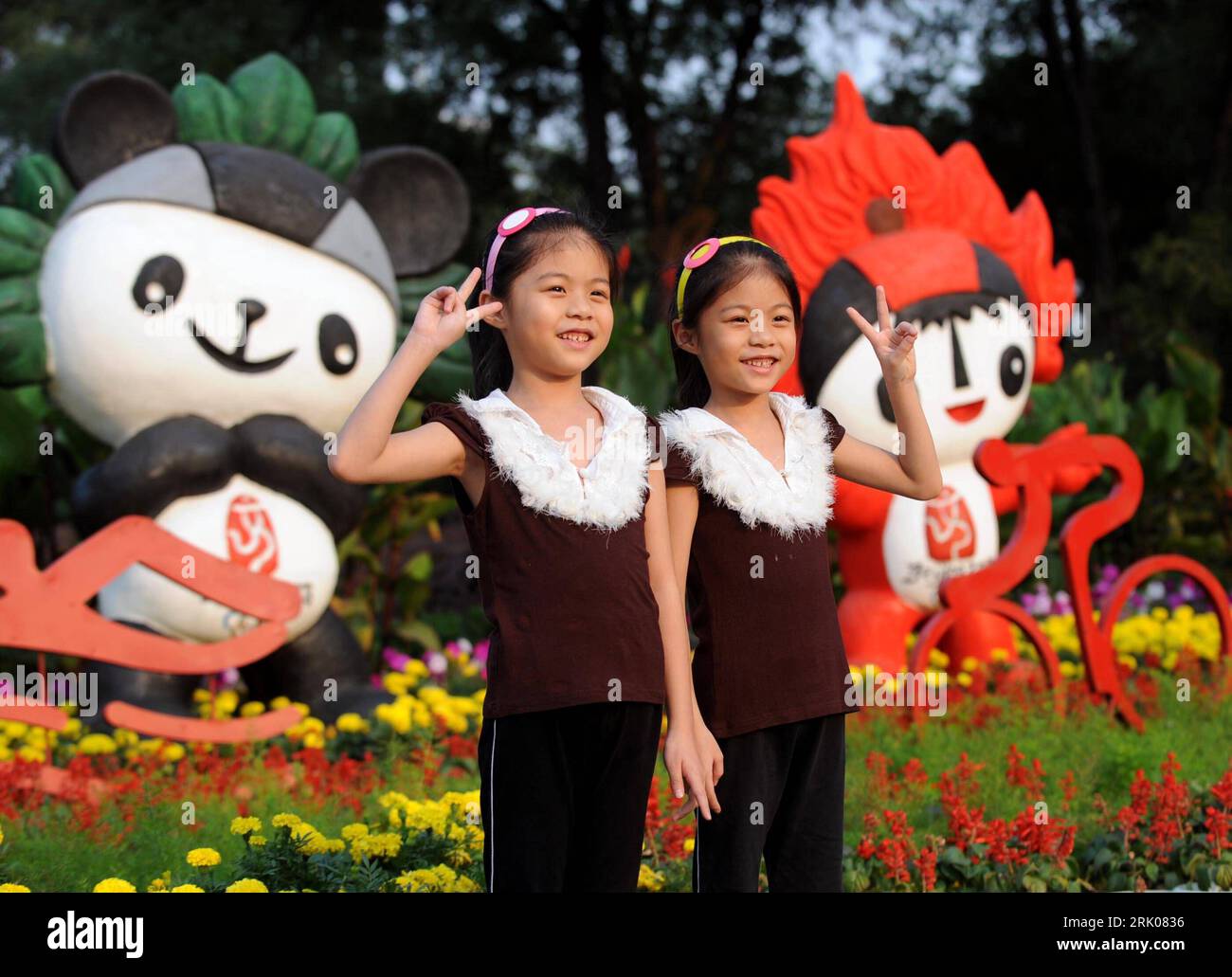 Girl mascots hi-res stock photography and images - Alamy