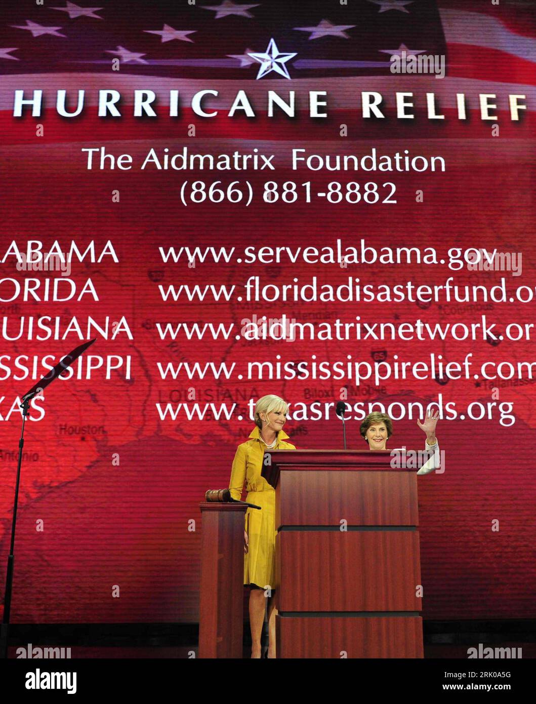 Cindy mccain laura bush hi-res stock photography and images - Alamy
