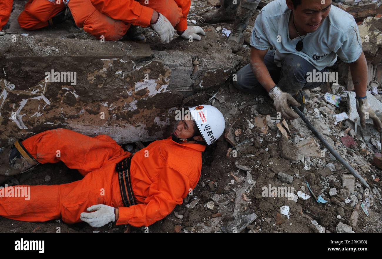 China shanxi landslide rescue hi-res stock photography and images - Alamy