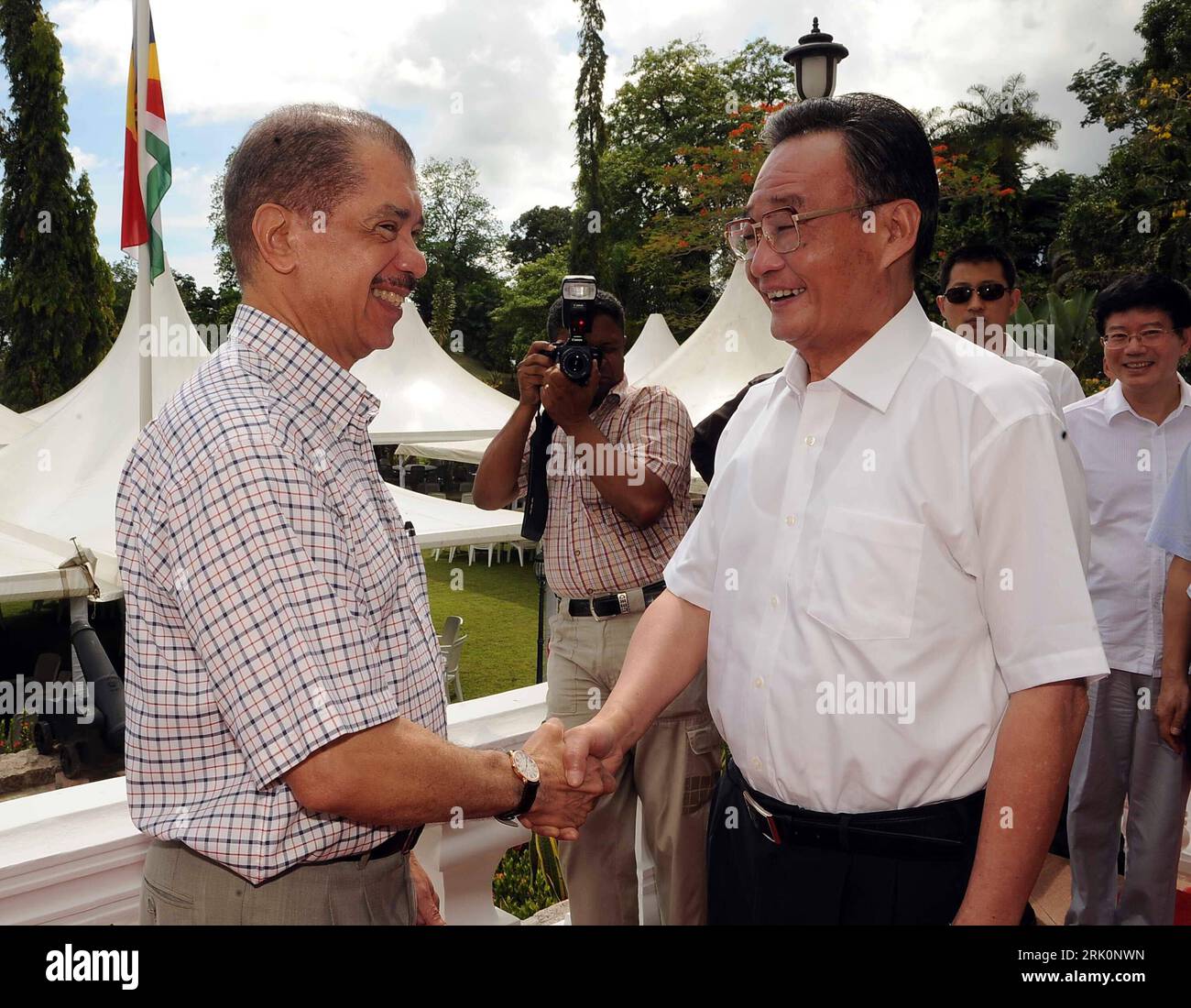 James wu hi-res stock photography and images - Alamy