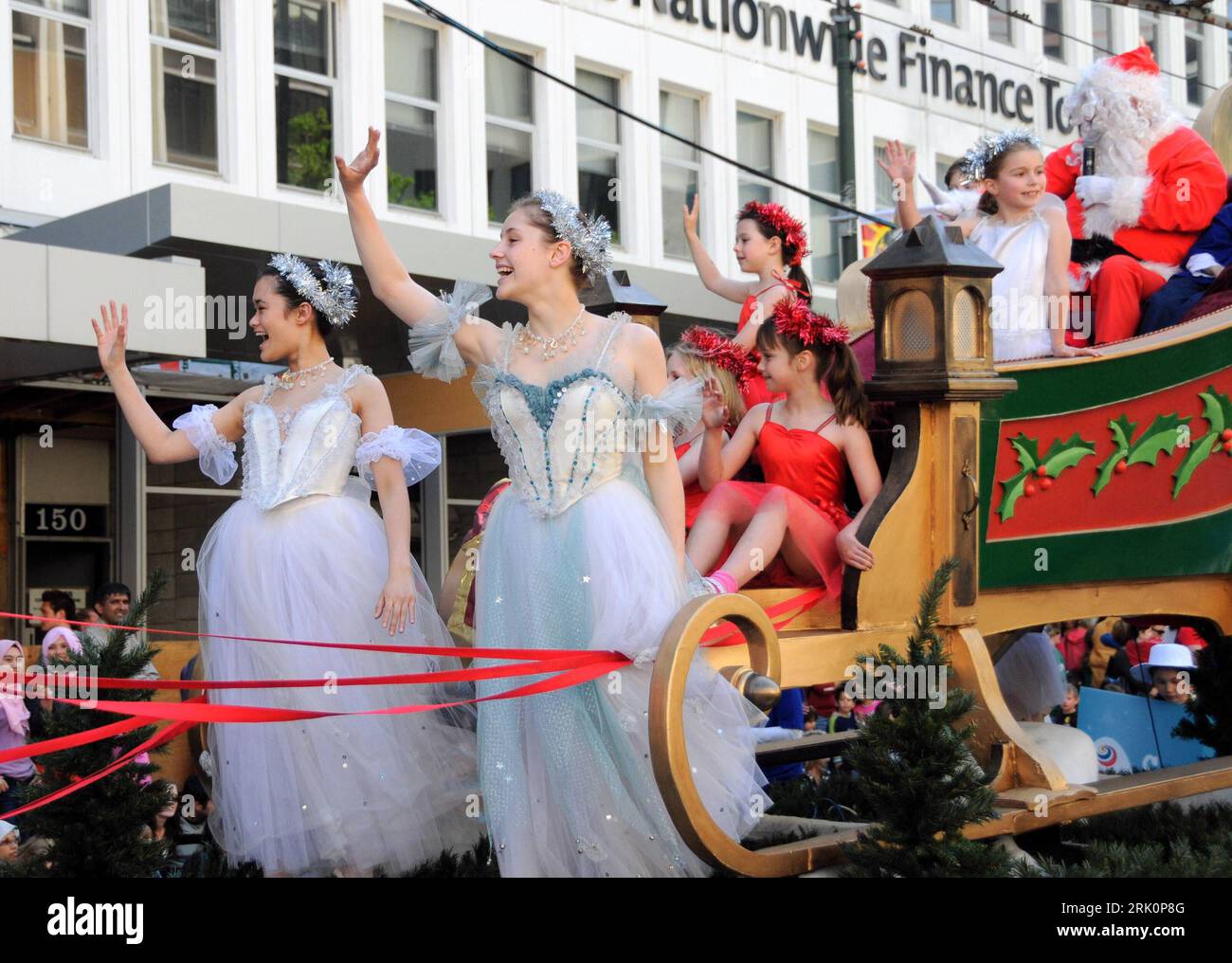 Santa fest parade hi-res stock photography and images - Alamy
