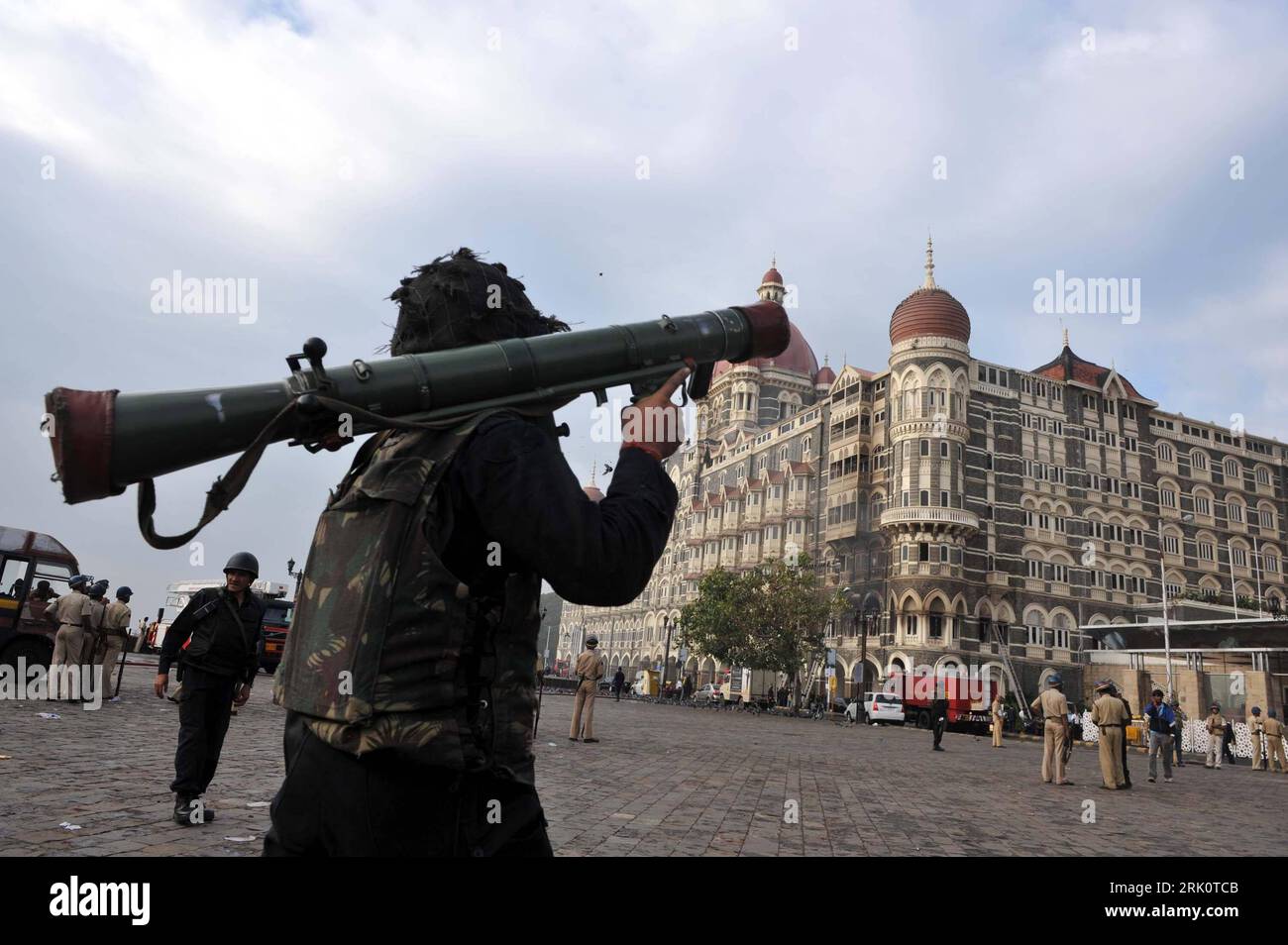 Vor dem taj mahal hi-res stock photography and images - Alamy