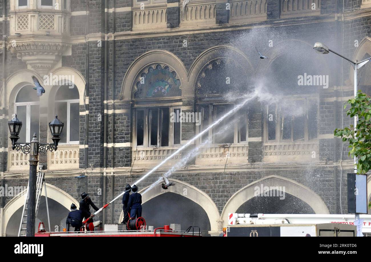 Taj mahal hotel fire 2008 hi-res stock photography and images - Alamy