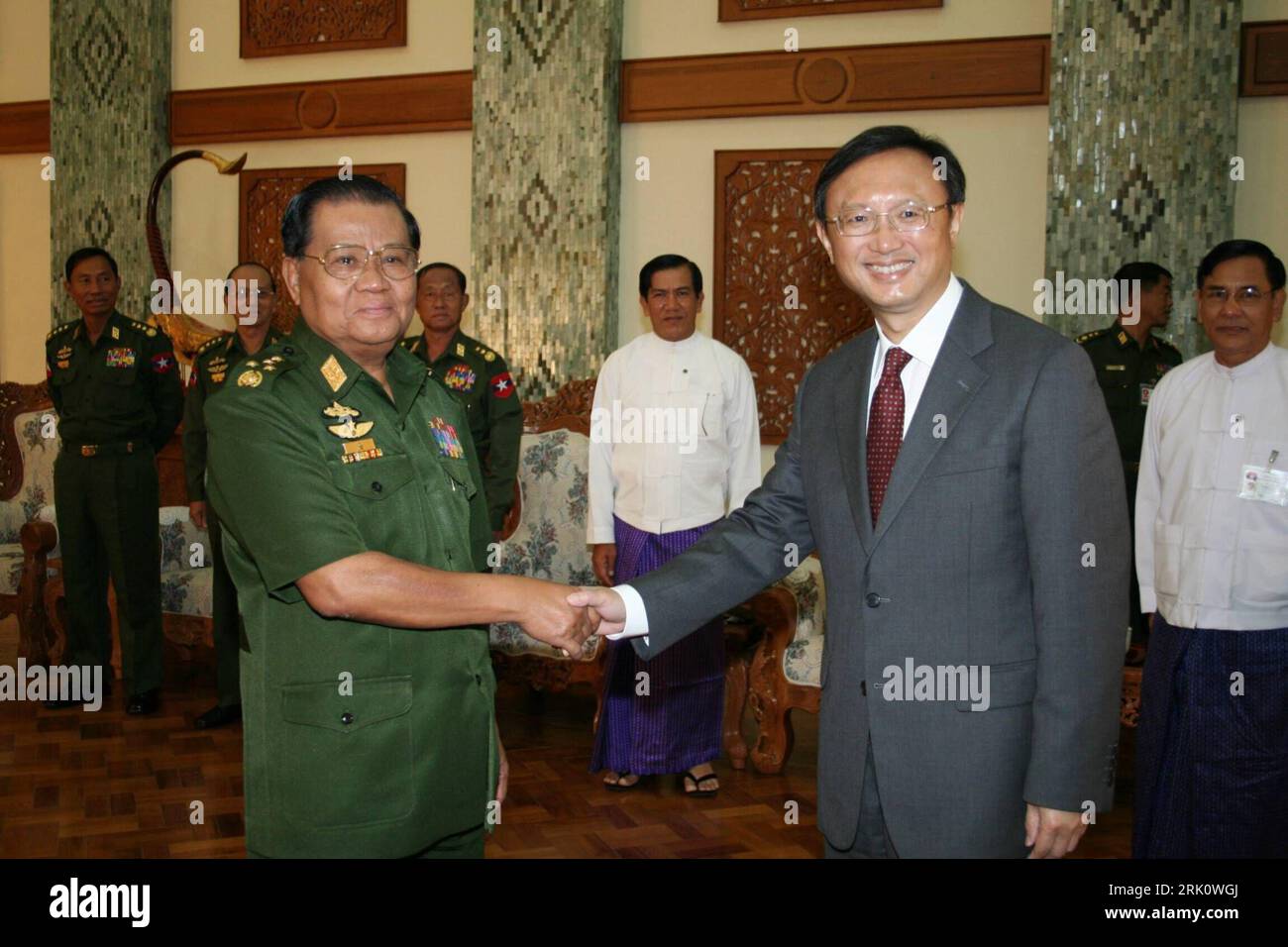 General than shwe hi-res stock photography and images - Alamy