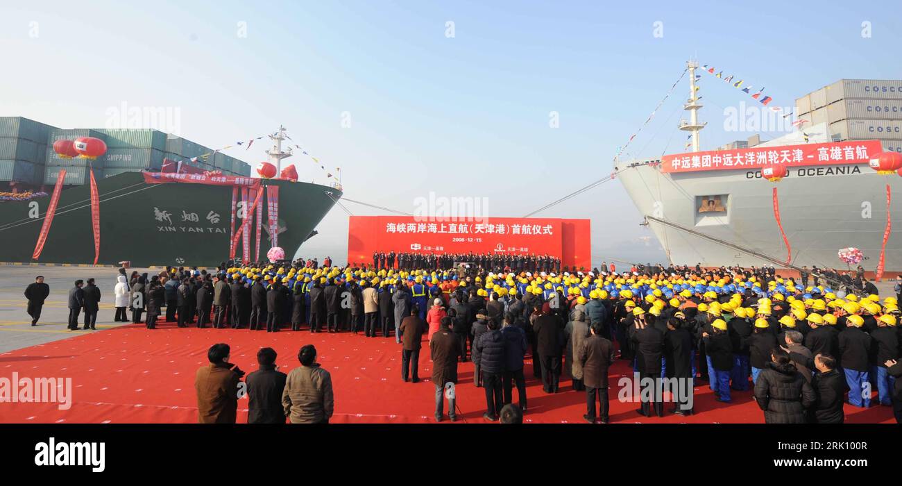 Cosco containerschiffe hi-res stock photography and images - Alamy