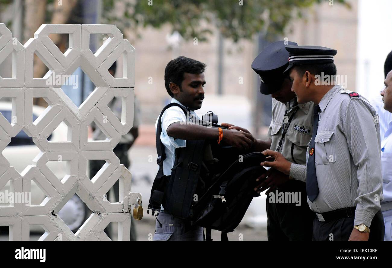 Taj mahal polizei hi-res stock photography and images - Alamy