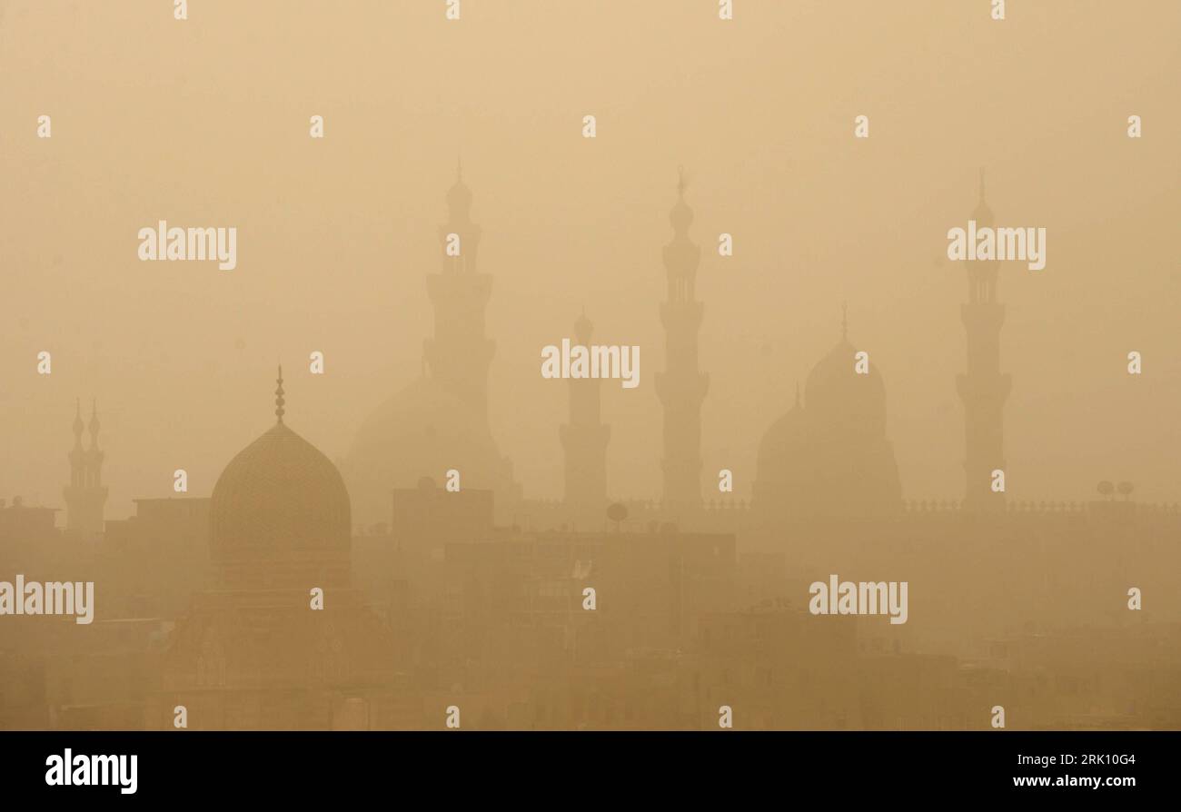 Egypt cairo sandstorm hi-res stock photography and images - Alamy