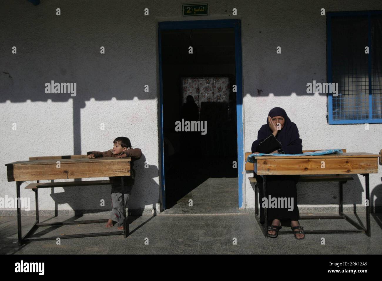 Palestinian israel conflict woman child hi-res stock photography and ...