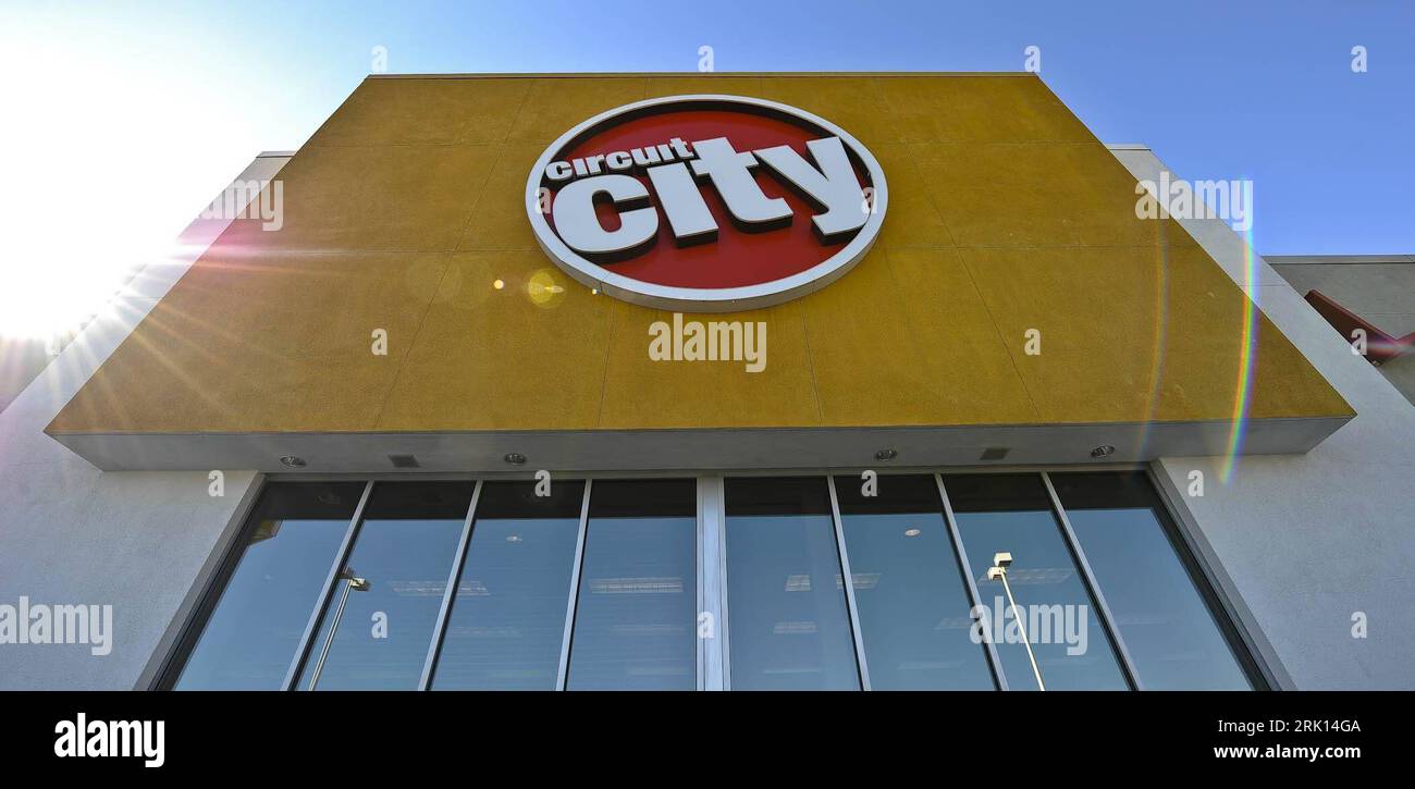 Elektronikfachmarkt hi-res stock photography and images - Alamy