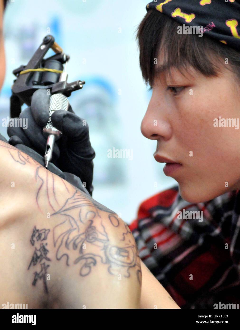 Tatowiernadel hi-res stock photography and images - Alamy