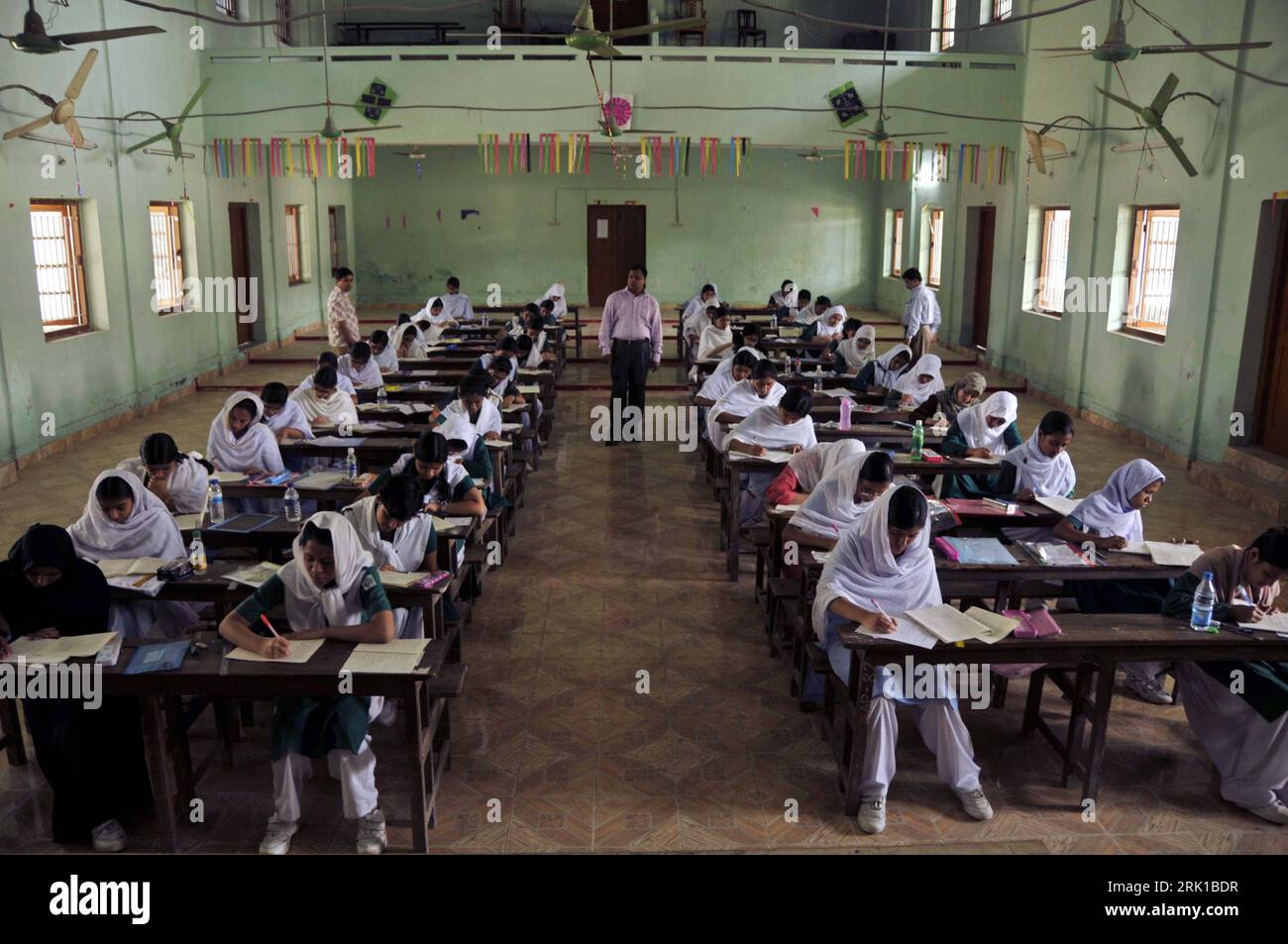 Bangladesh school building hi-res stock photography and images - Alamy