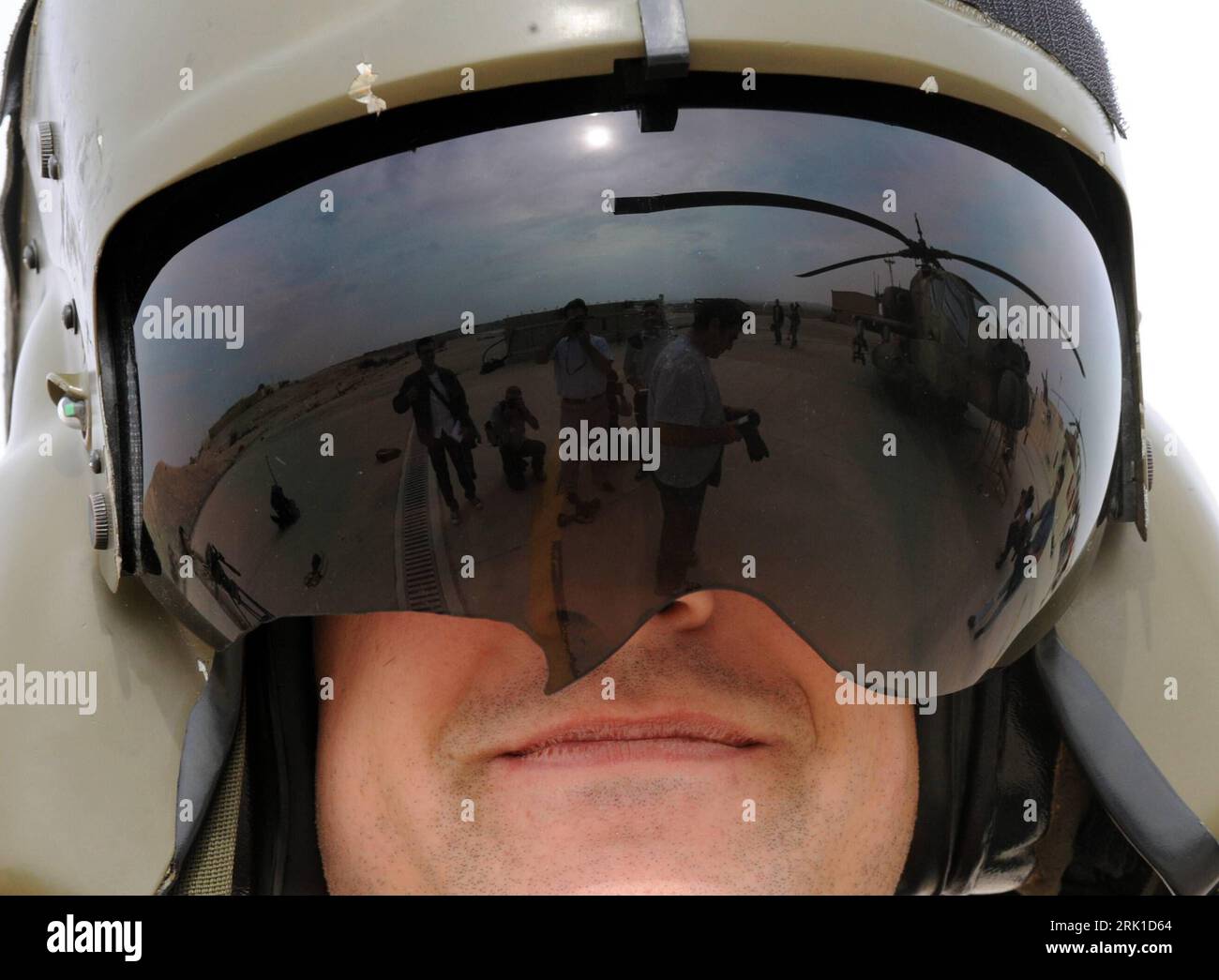 Helm mit visier hi-res stock photography and images - Alamy