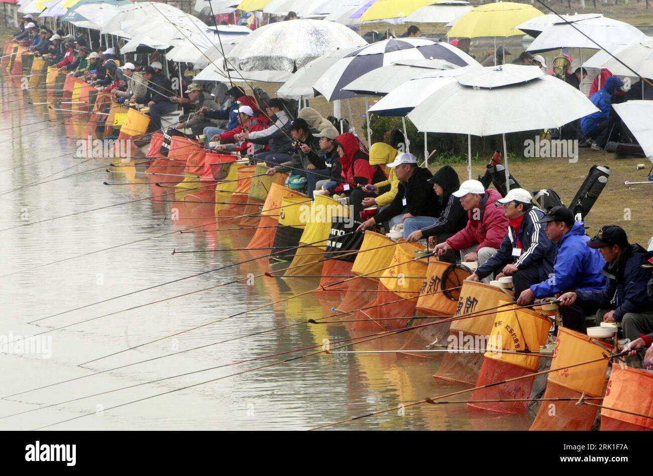 Angeln am kai hi-res stock photography and images - Alamy