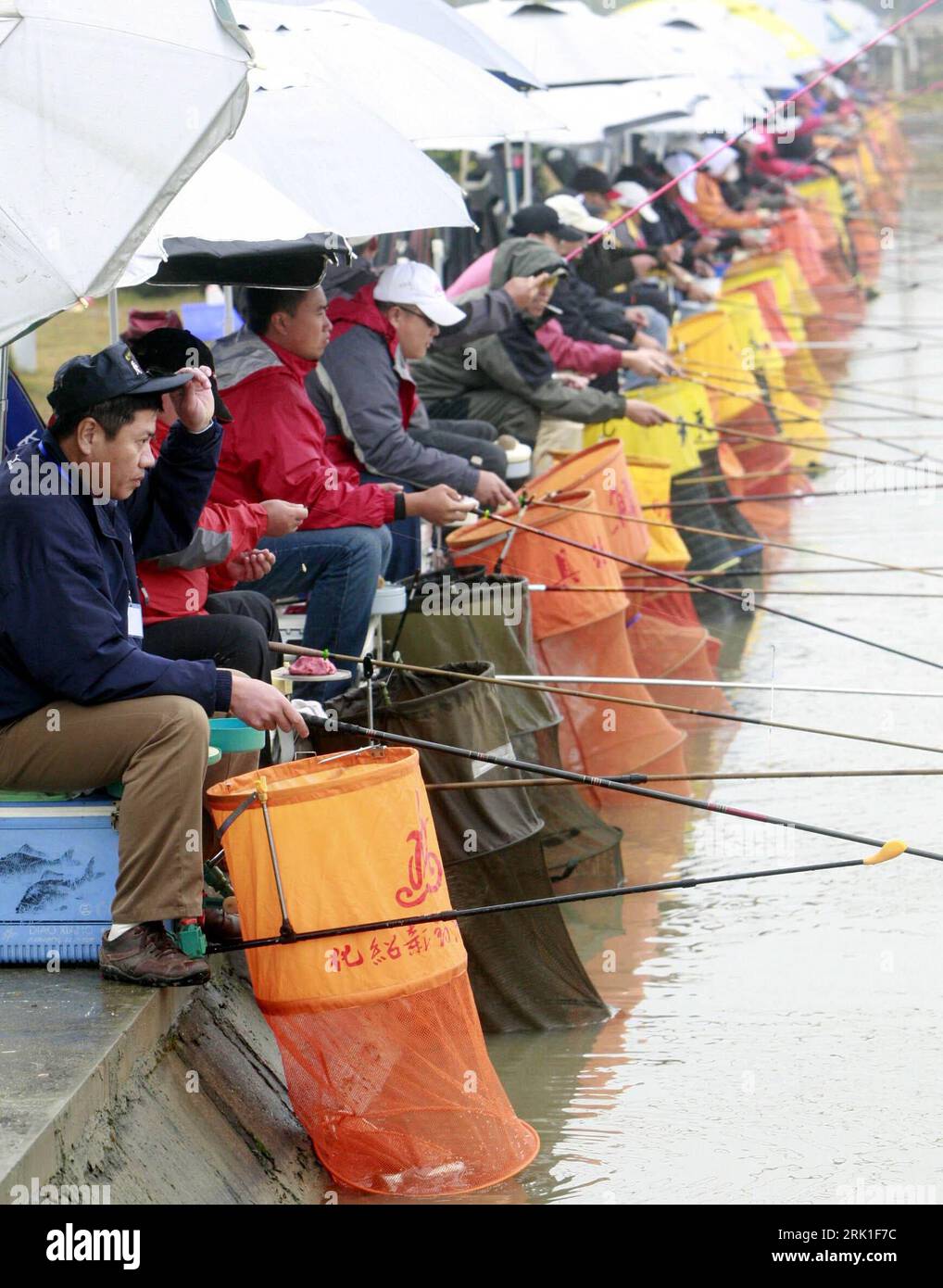 Angeln am kai hi-res stock photography and images - Alamy