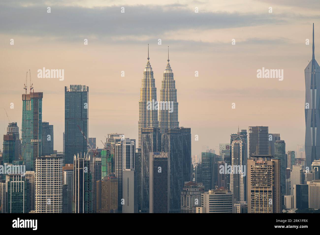 The Petronas Twin Towers are a pair of 88-storey supertall skyscrapers ...