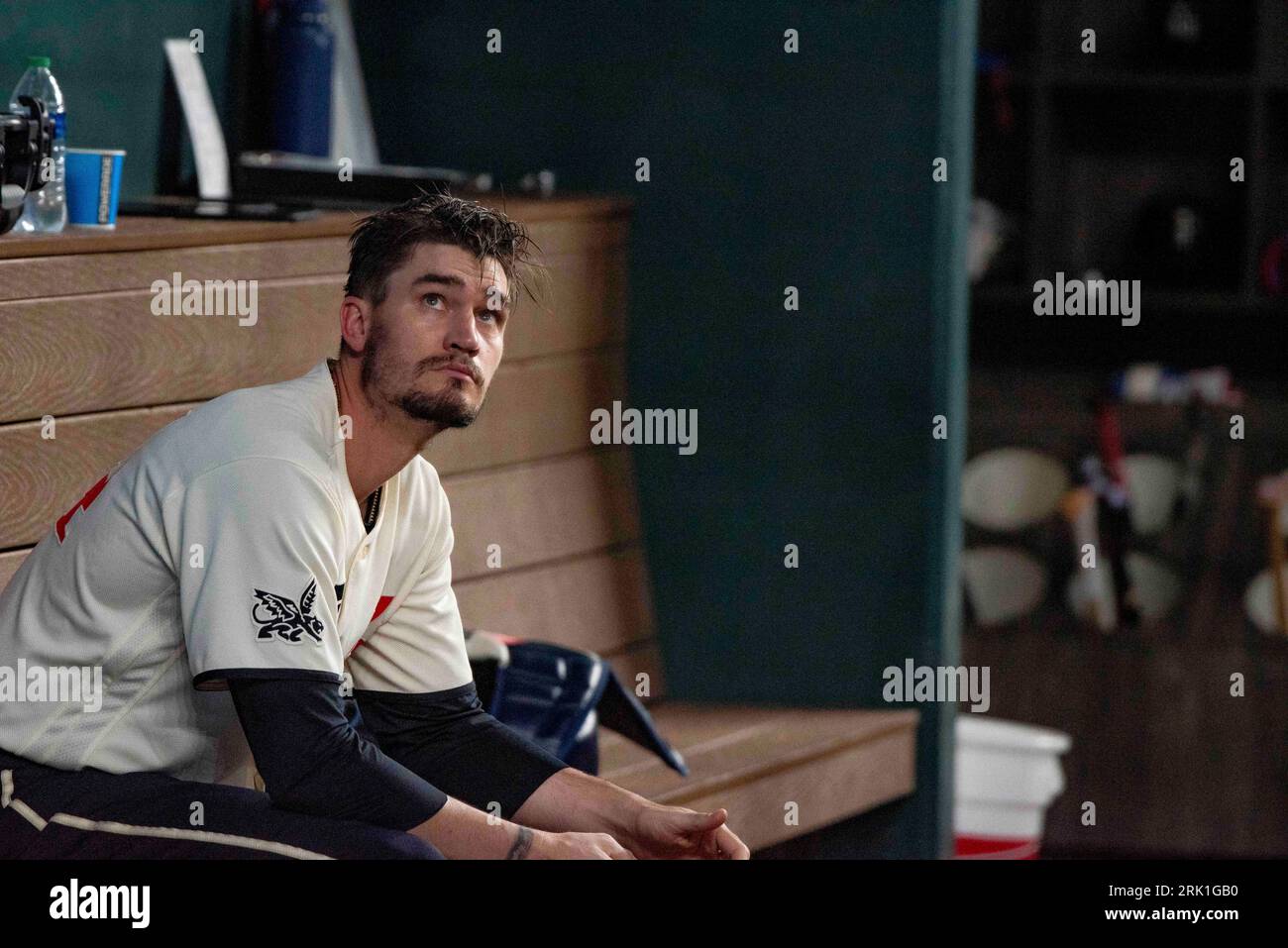 Texas Rangers starting pitcher Andrew Heaney (44) peers up at the ...