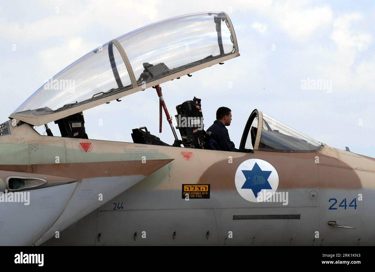 Bildnummer: 52953768 Datum: 31.03.2009 Copyright: imago/Xinhua Soldat ...