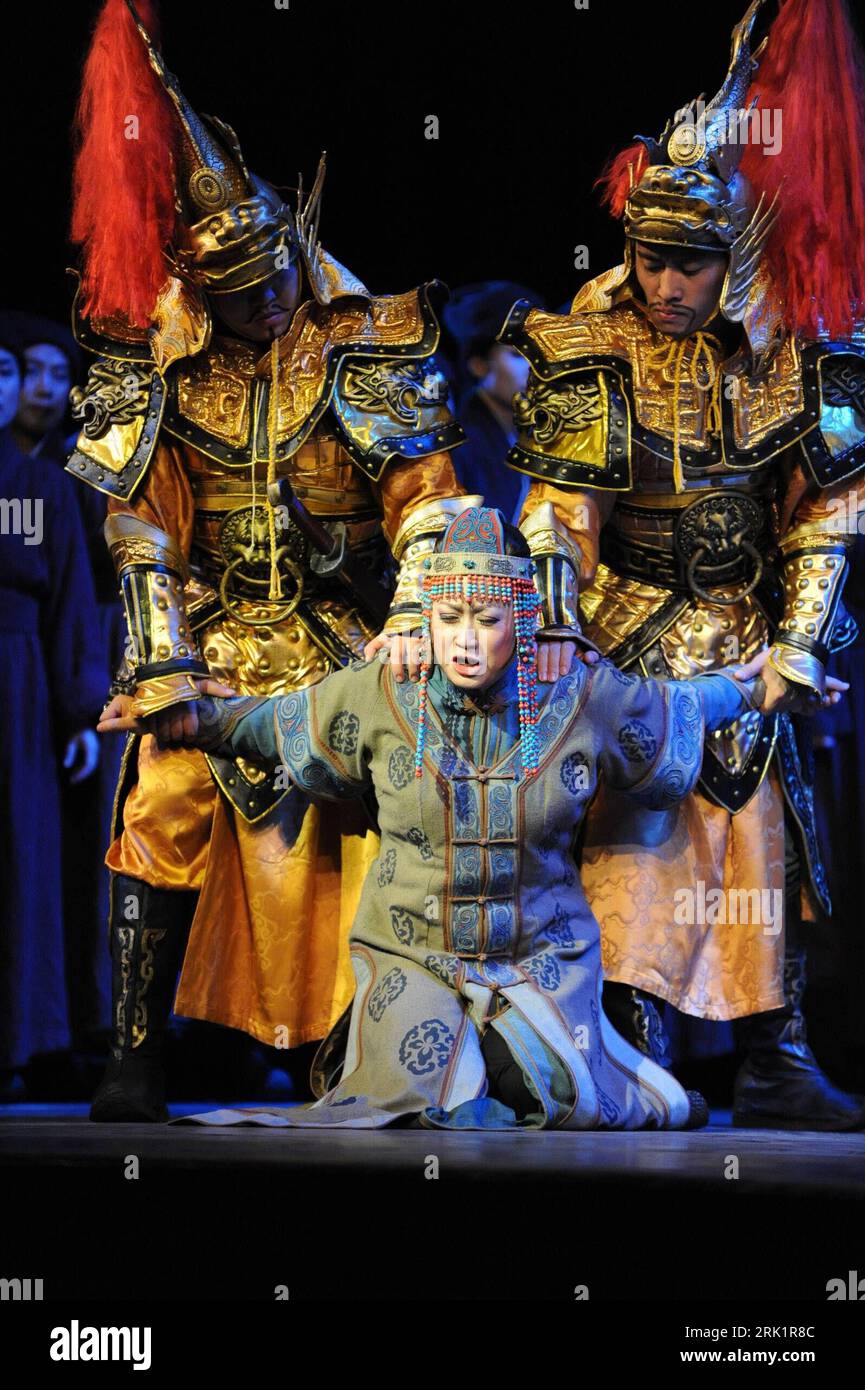 Turandot in opera hi-res stock photography and images - Alamy