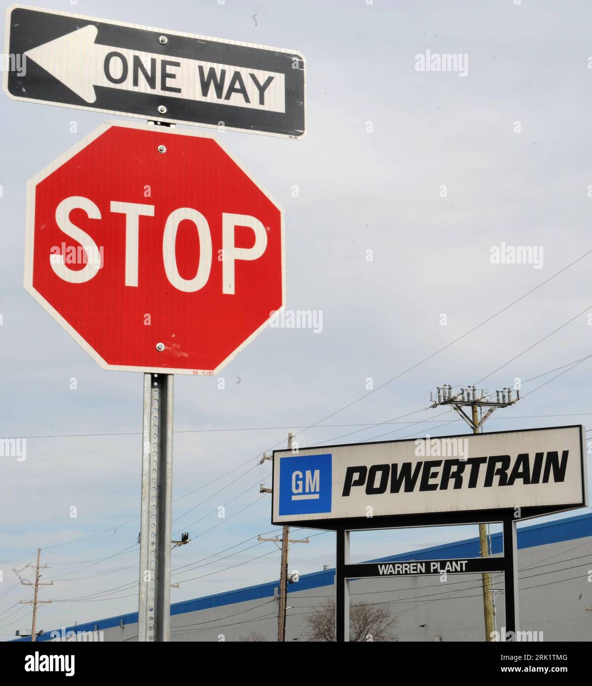 Gm logos hi-res stock photography and images - Alamy