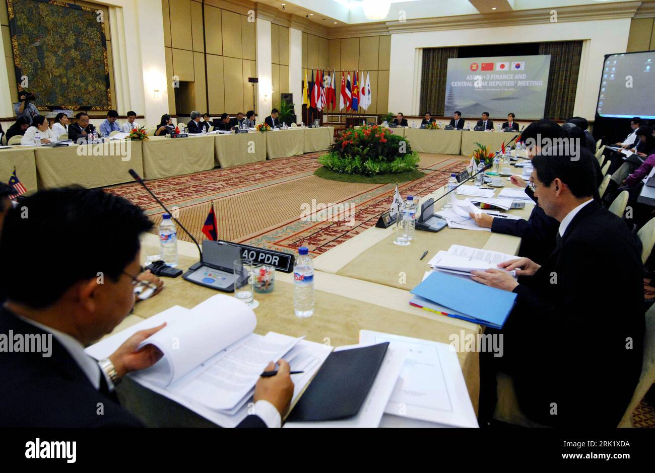 People associa hi-res stock photography and images - Alamy