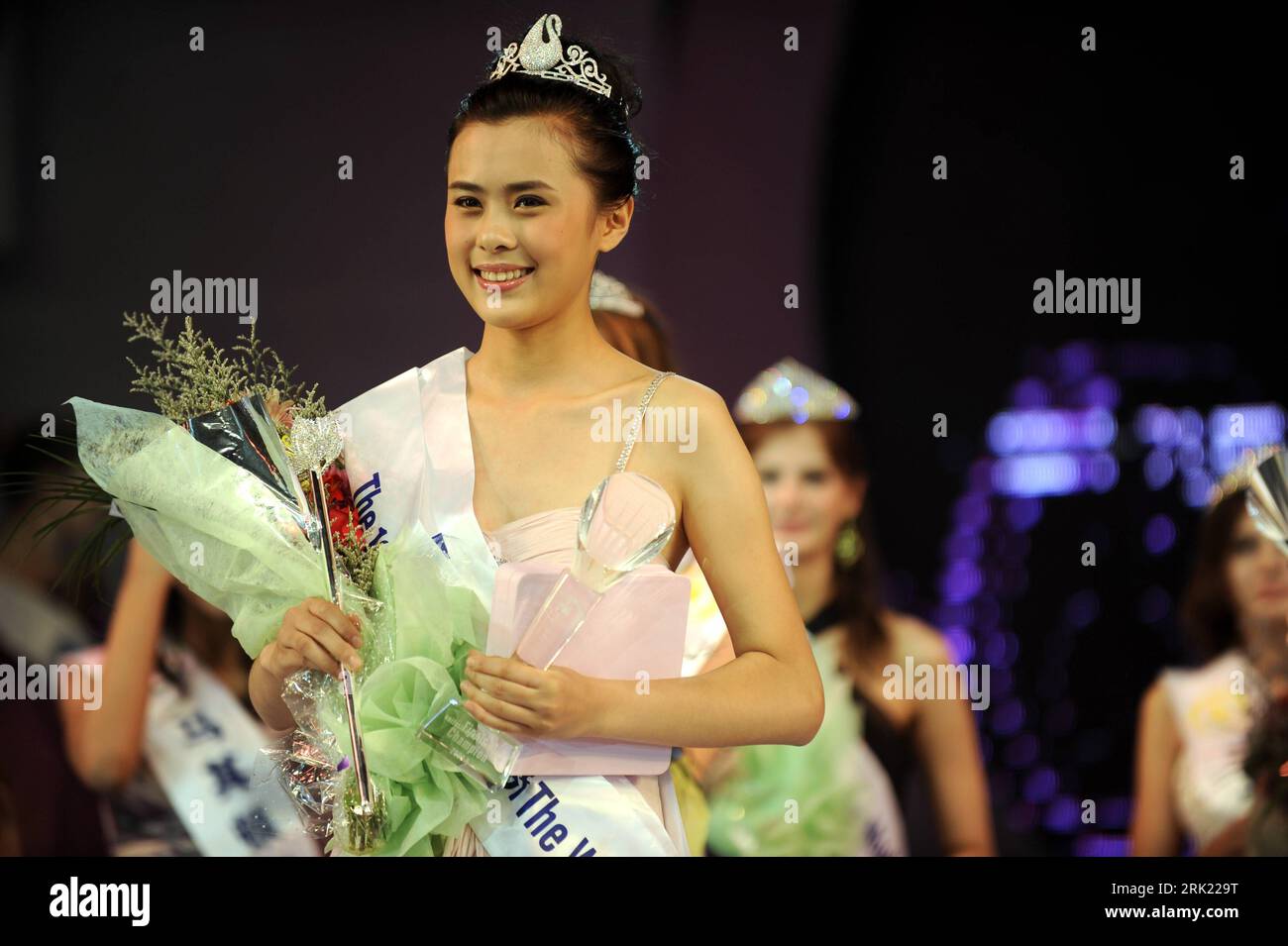 Miss supermodel hi-res stock photography and images - Alamy