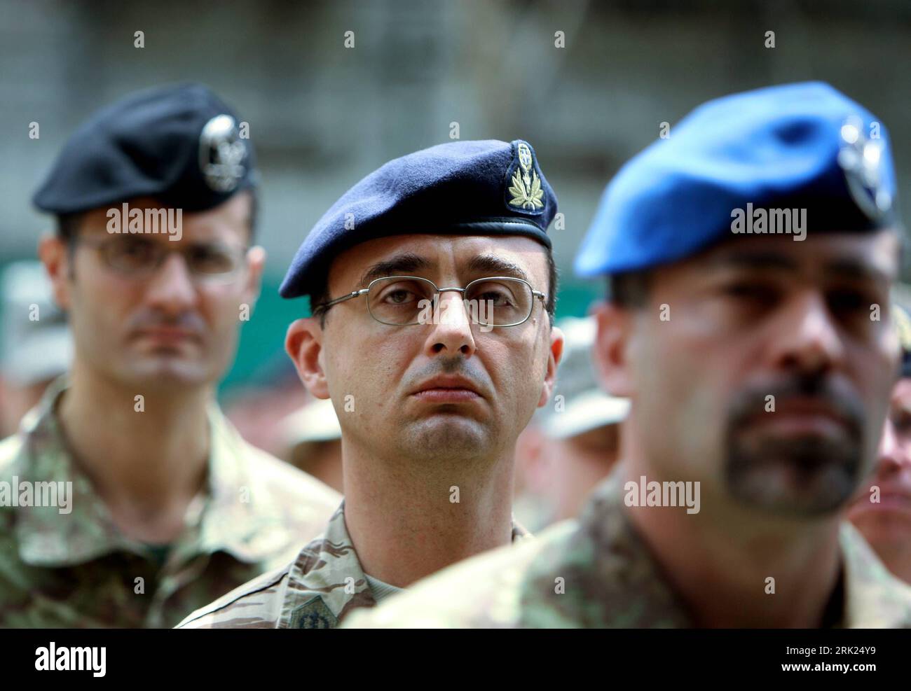 Kommandoubergabe hi-res stock photography and images - Alamy