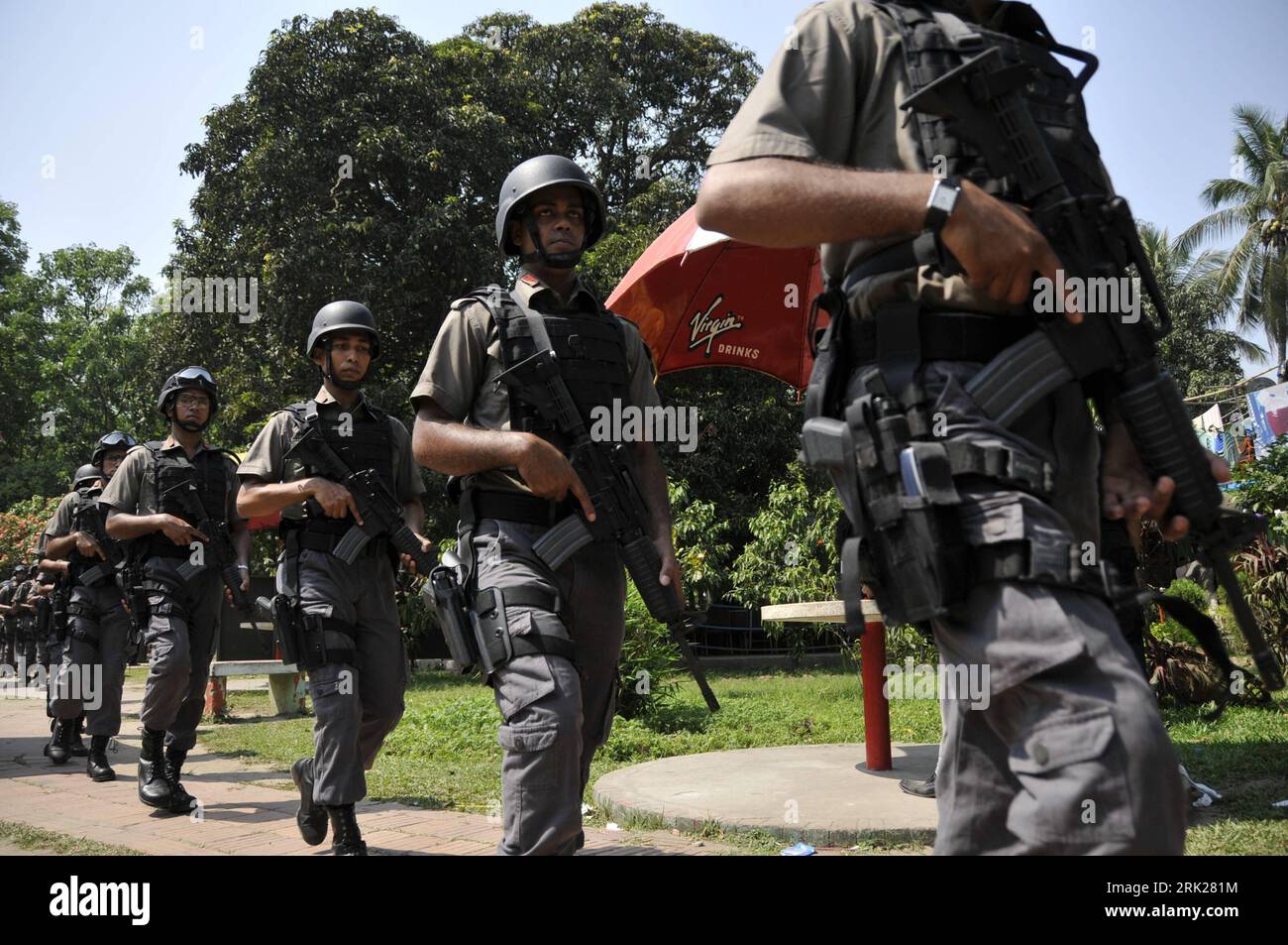 Bildnummer: 53153384 Datum: 13.04.2009 Copyright: imago/Xinhua Officers ...