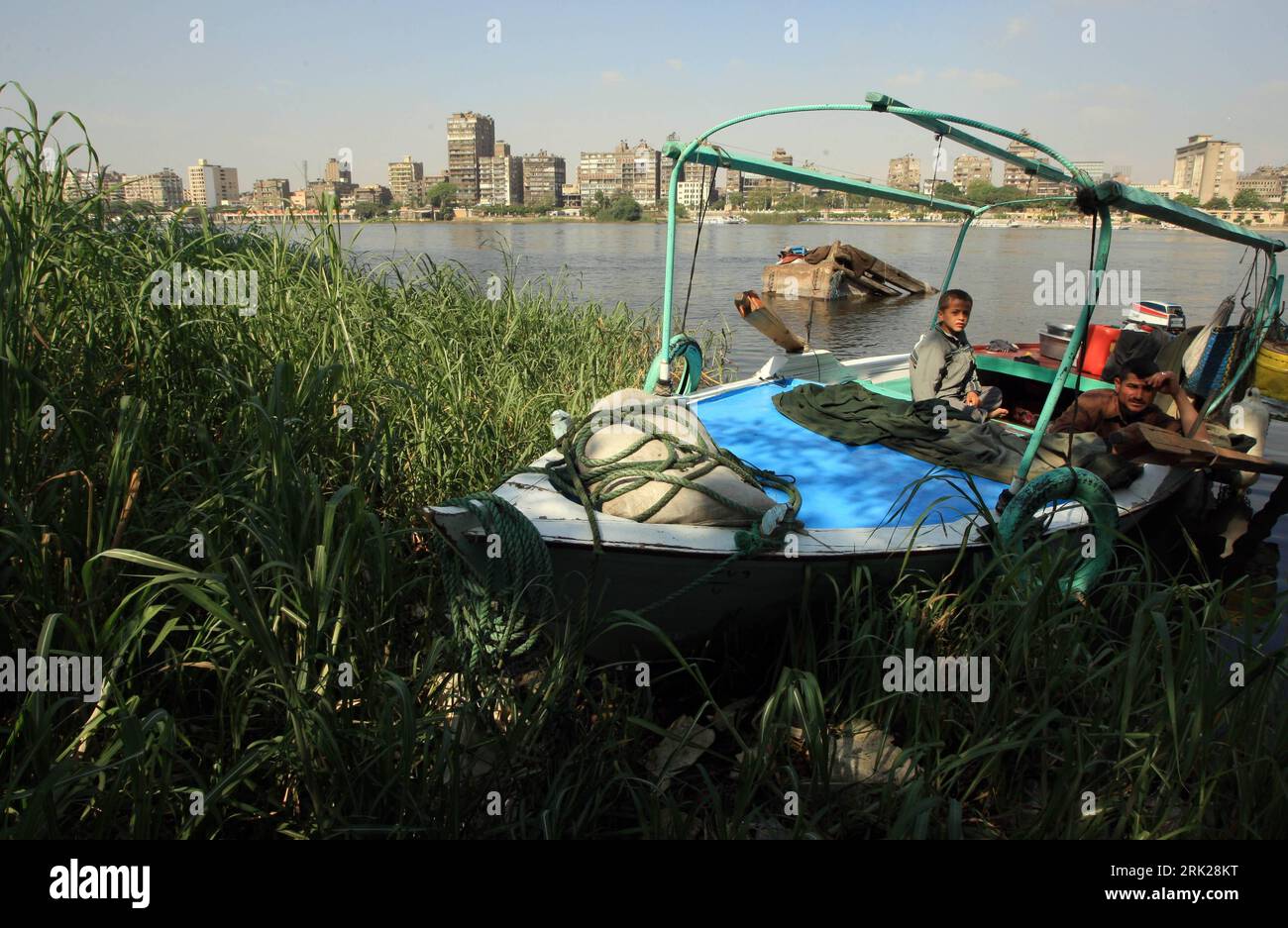 Fluss nil boot hi-res stock photography and images - Alamy