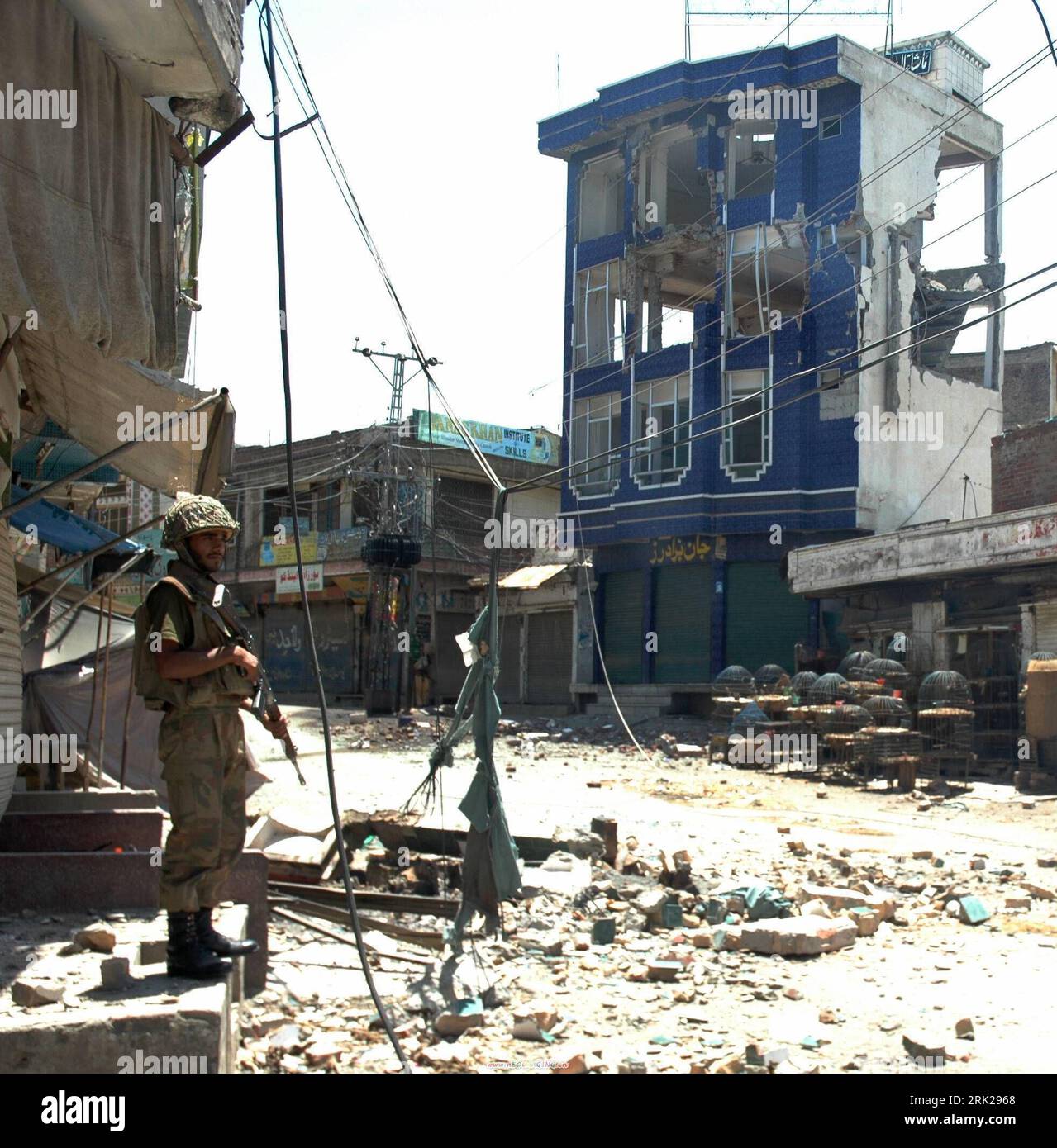 Pakistani military soldier guard on hi-res stock photography and images ...