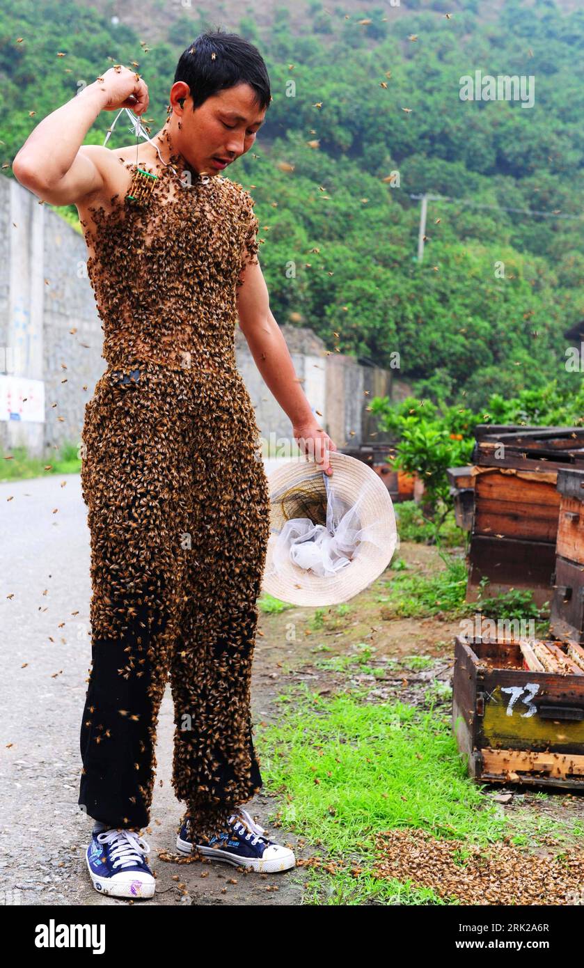 Funny vertical hi-res stock photography and images - Alamy